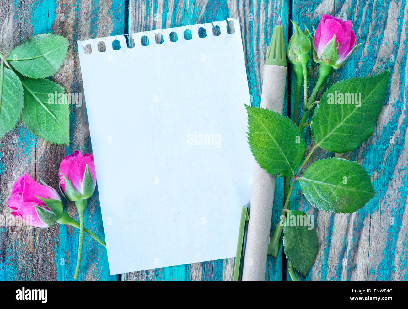 rose and note on the wooden table Stock Photo - Alamy