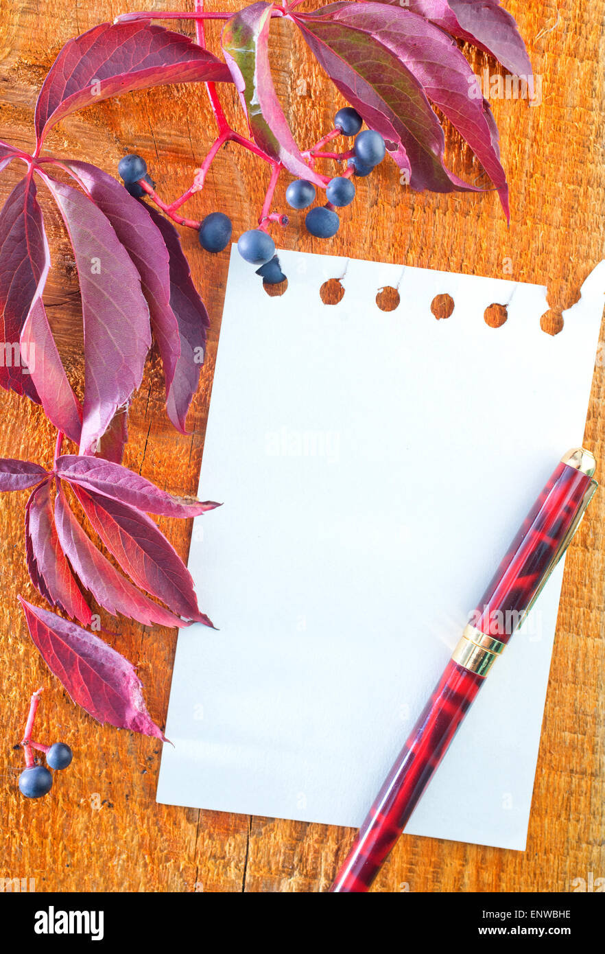 dry leaves and note on the wooden table Stock Photo - Alamy