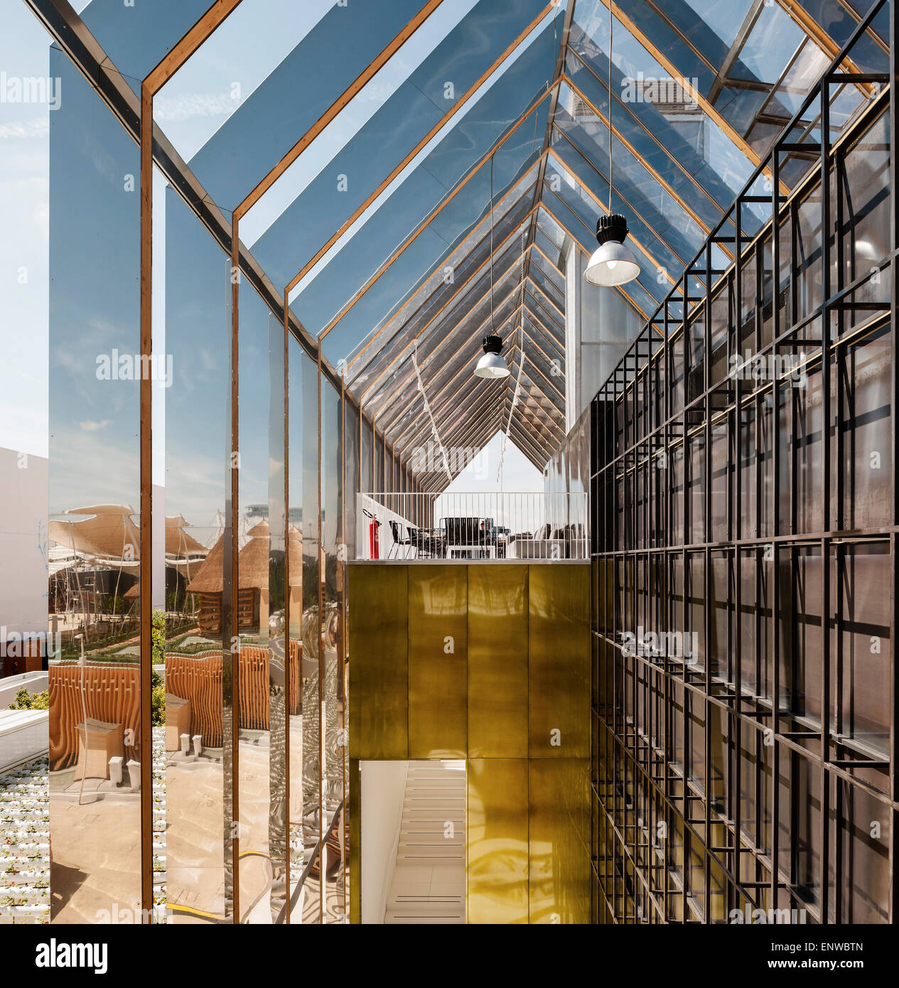 Symmetrical frame hi-res stock photography and images - Alamy