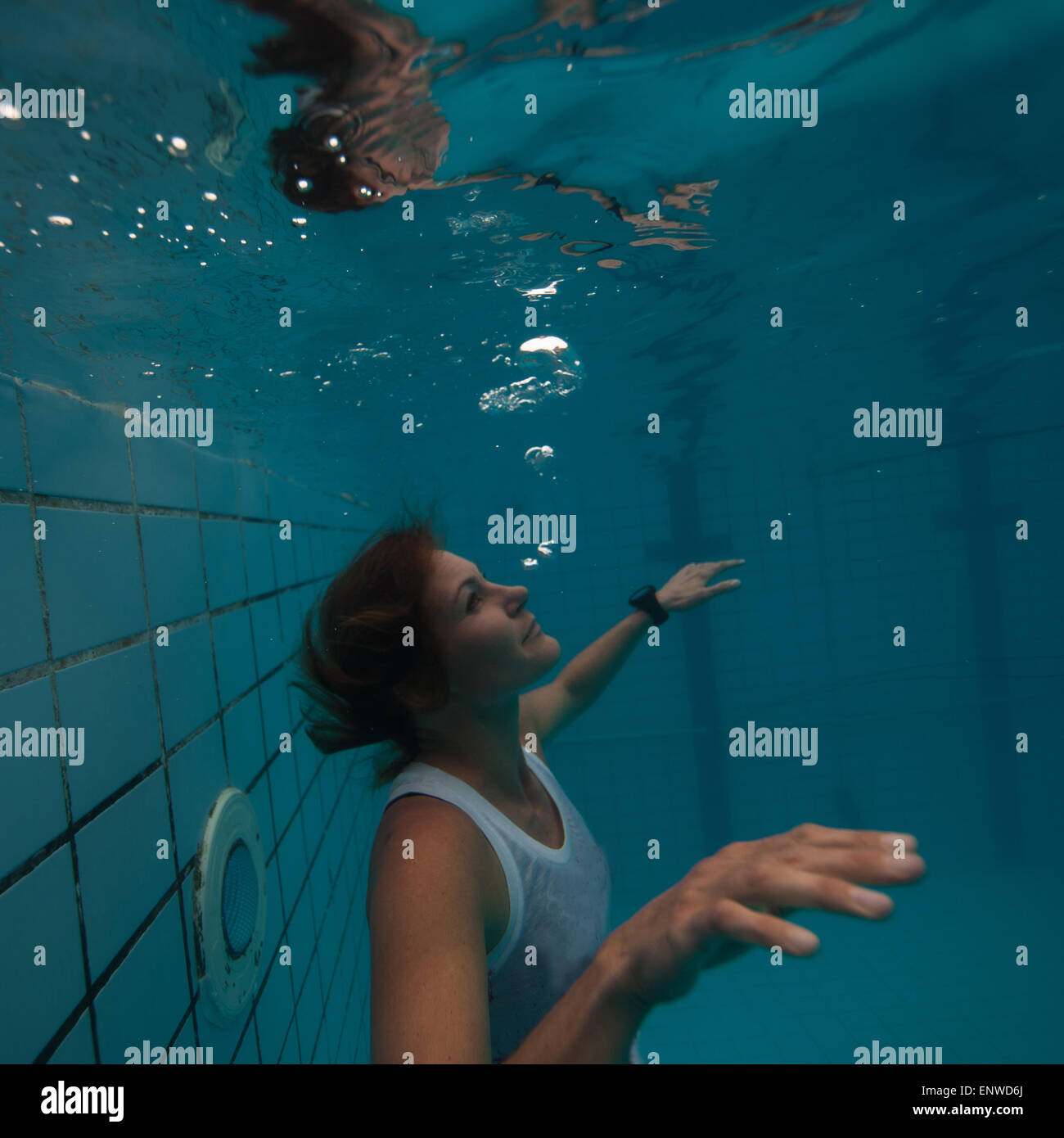Woman freediving underwater in a pool Stock Photo - Alamy