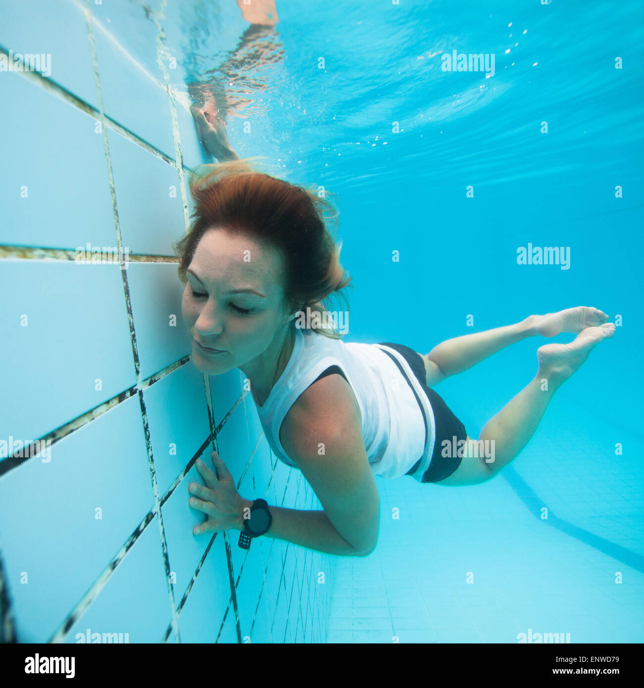 Woman freediving underwater in a pool Stock Photo - Alamy