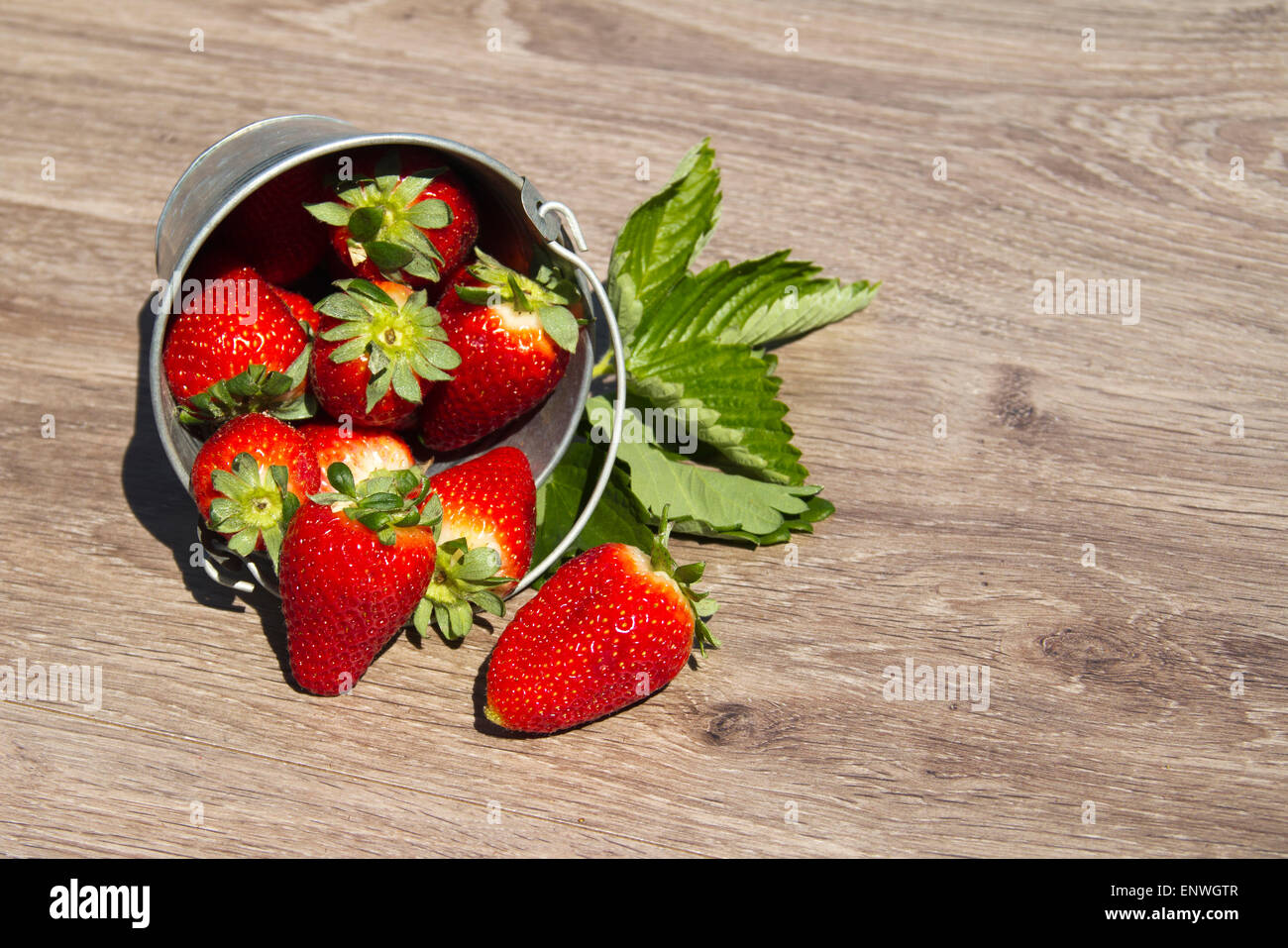 Strawberries bunch hi-res stock photography and images - Alamy