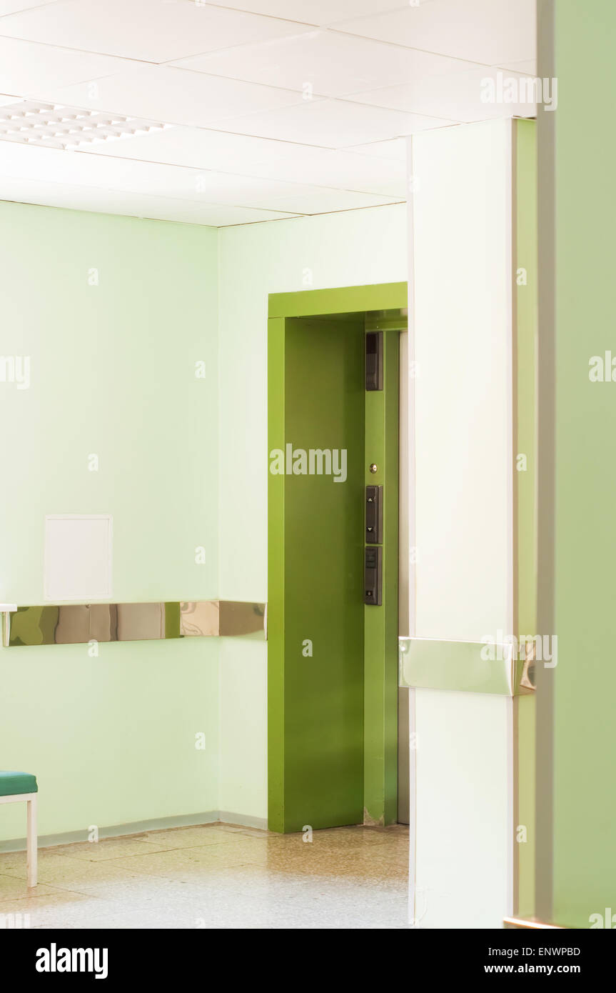 Elevator hi-res stock photography and images - Alamy