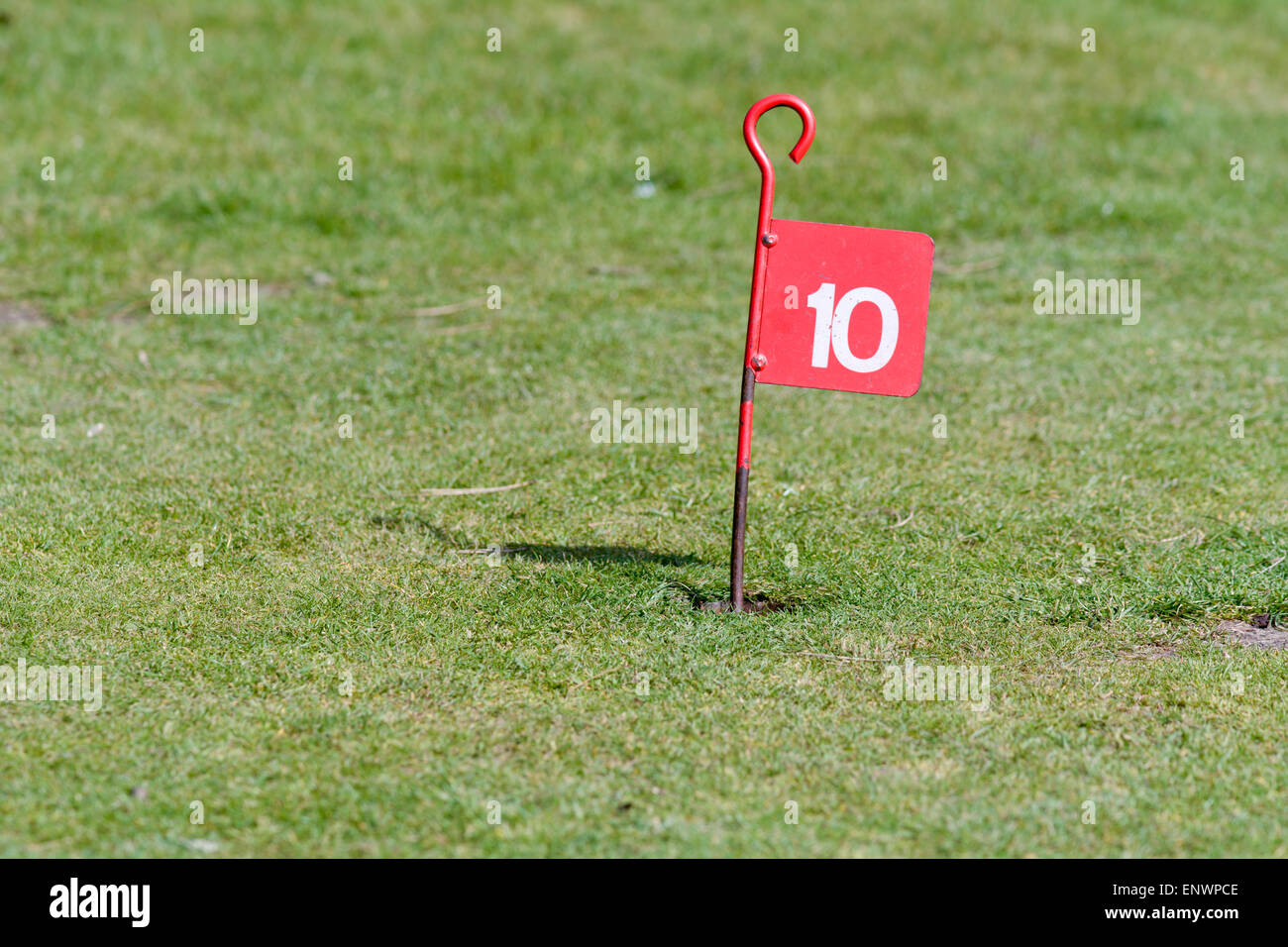 Golf flag 10th hole hi-res stock photography and images - Alamy