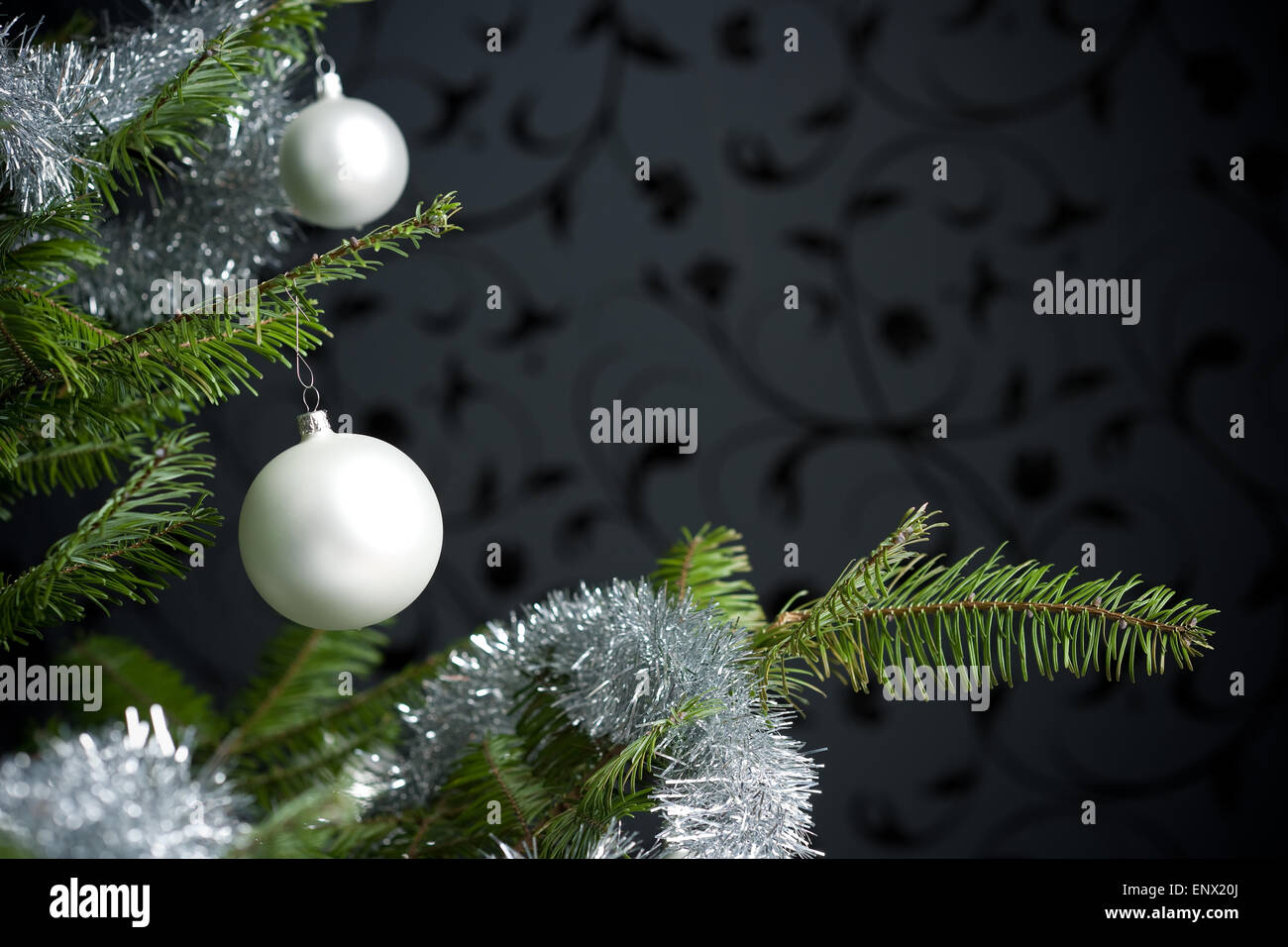 Silver balls chain hi-res stock photography and images - Alamy