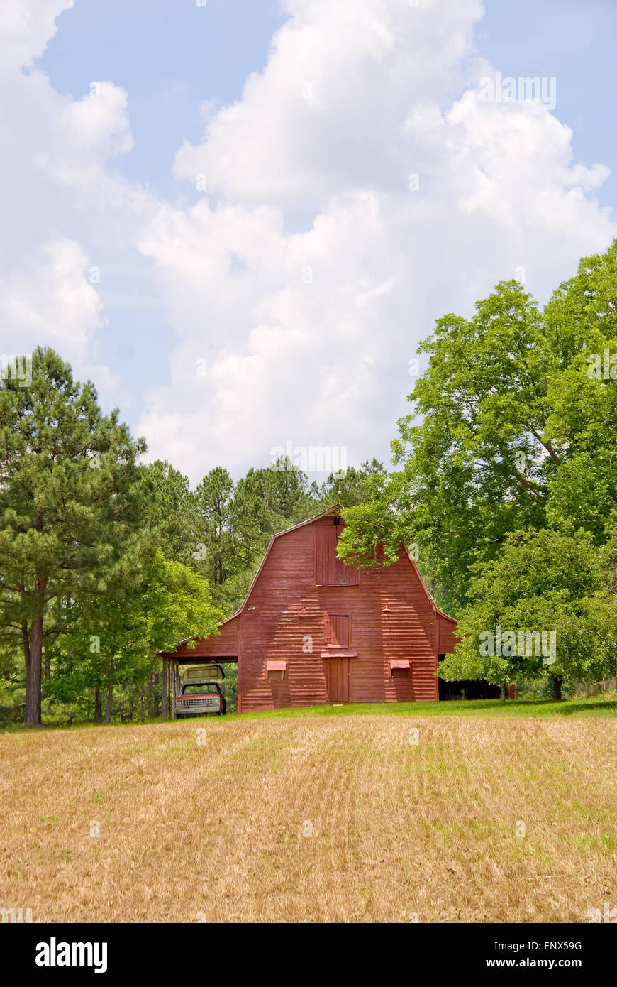 Classic red barn hi-res stock photography and images - Alamy