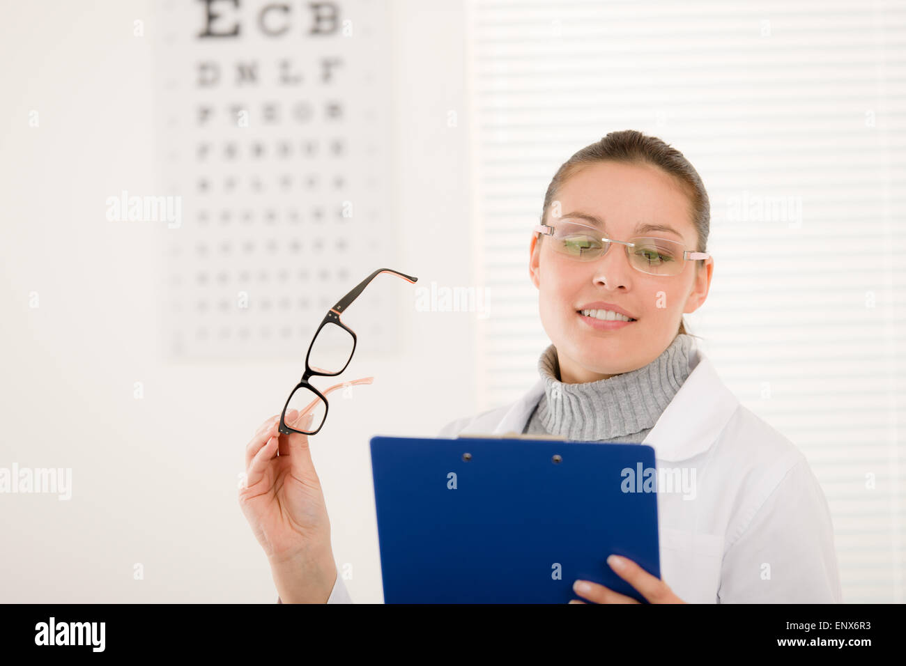 Optician doctor woman with glasses and eye chart Stock Photo - Alamy