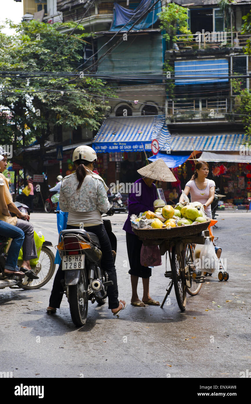Streetlife - Hanoi, Vietnam Stock Photo - Alamy