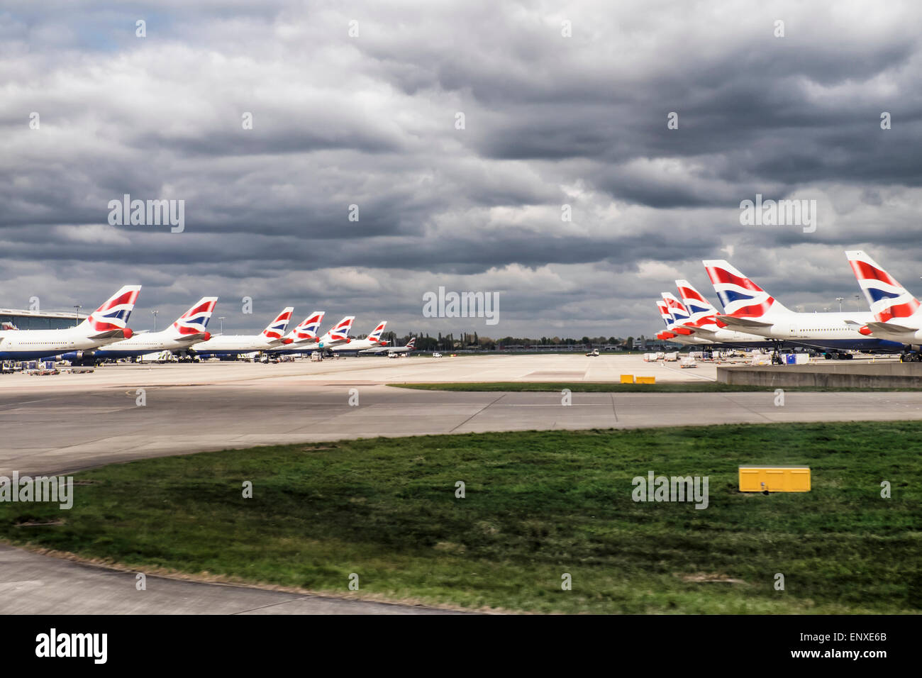 Heathrow airport lhr hi-res stock photography and images - Alamy