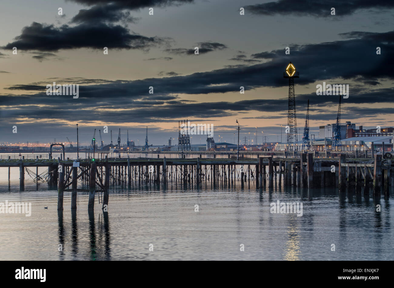 Old southampton docks hi-res stock photography and images - Alamy