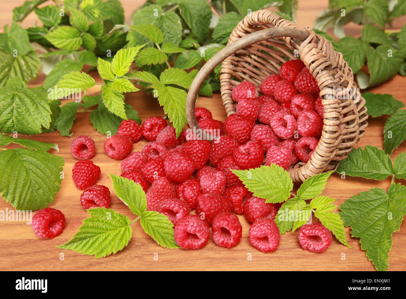 Himbeeren korb hi-res stock photography and images - Alamy