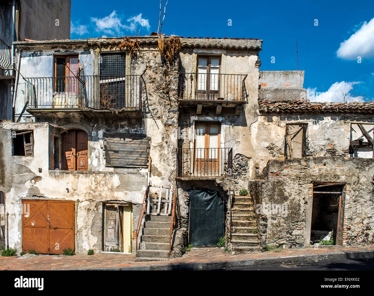 Old Italian dilapidated rural houses Stock Photo - Alamy