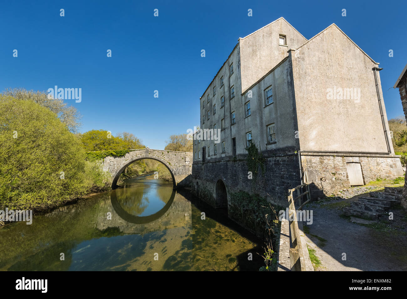 Blackpool Mill and reflected bridge near Minwear / Canaston Bridge in ...