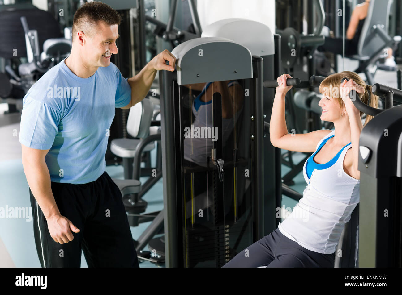 Young woman exercise on shoulder press machine Stock Photo - Alamy