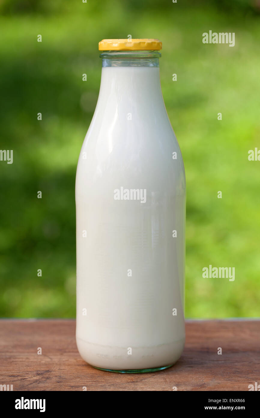 Milch frisch hi-res stock photography and images - Alamy