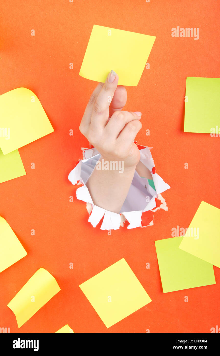 Hand holding paper reminder Stock Photo - Alamy