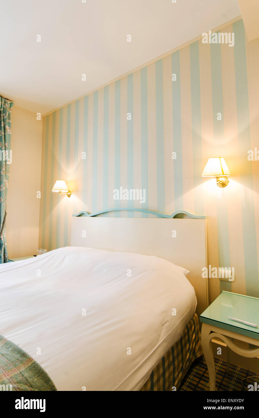 Hotel room with double bed Stock Photo - Alamy