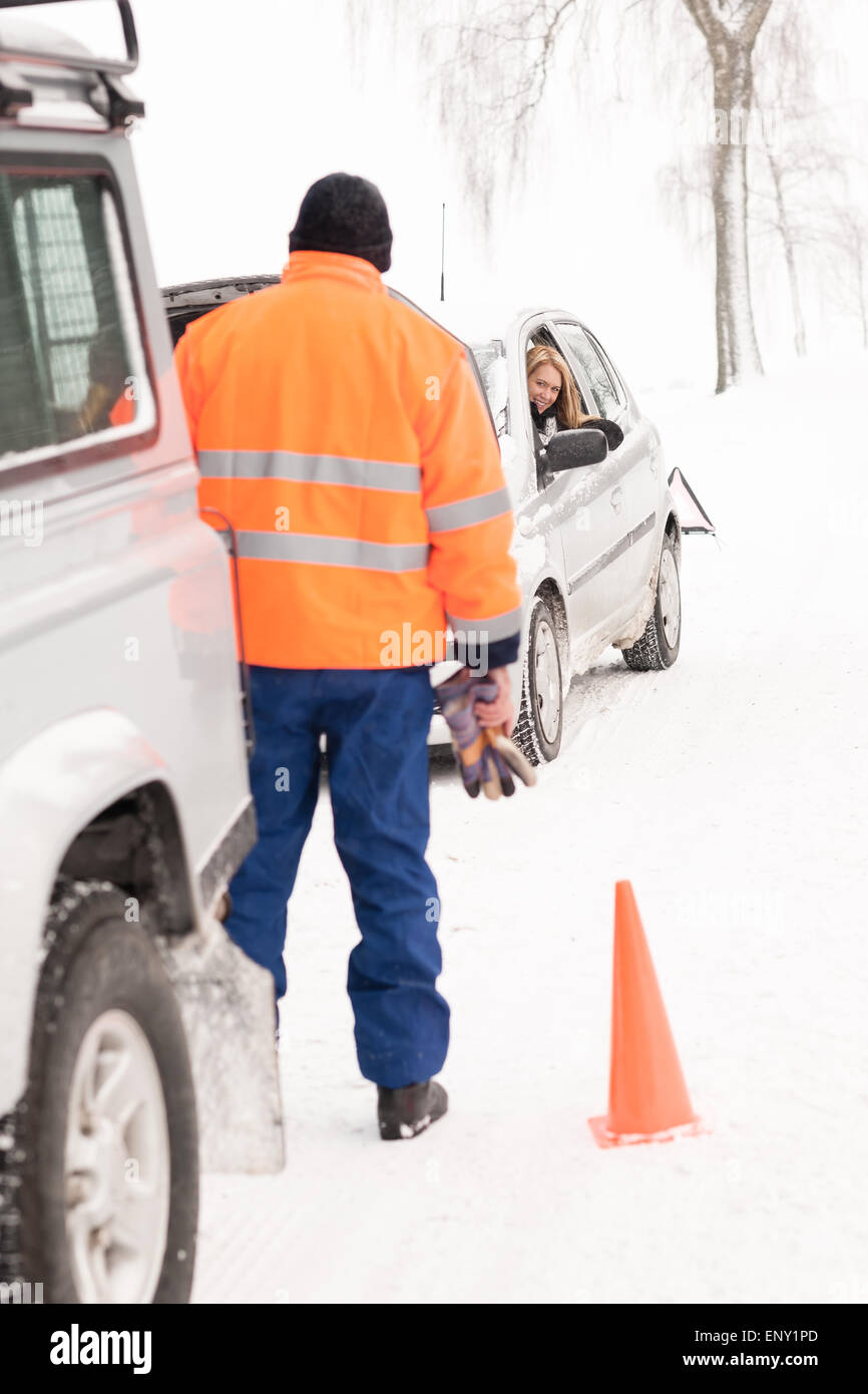 Man helping woman car breakdown assistance snow Stock Photo - Alamy