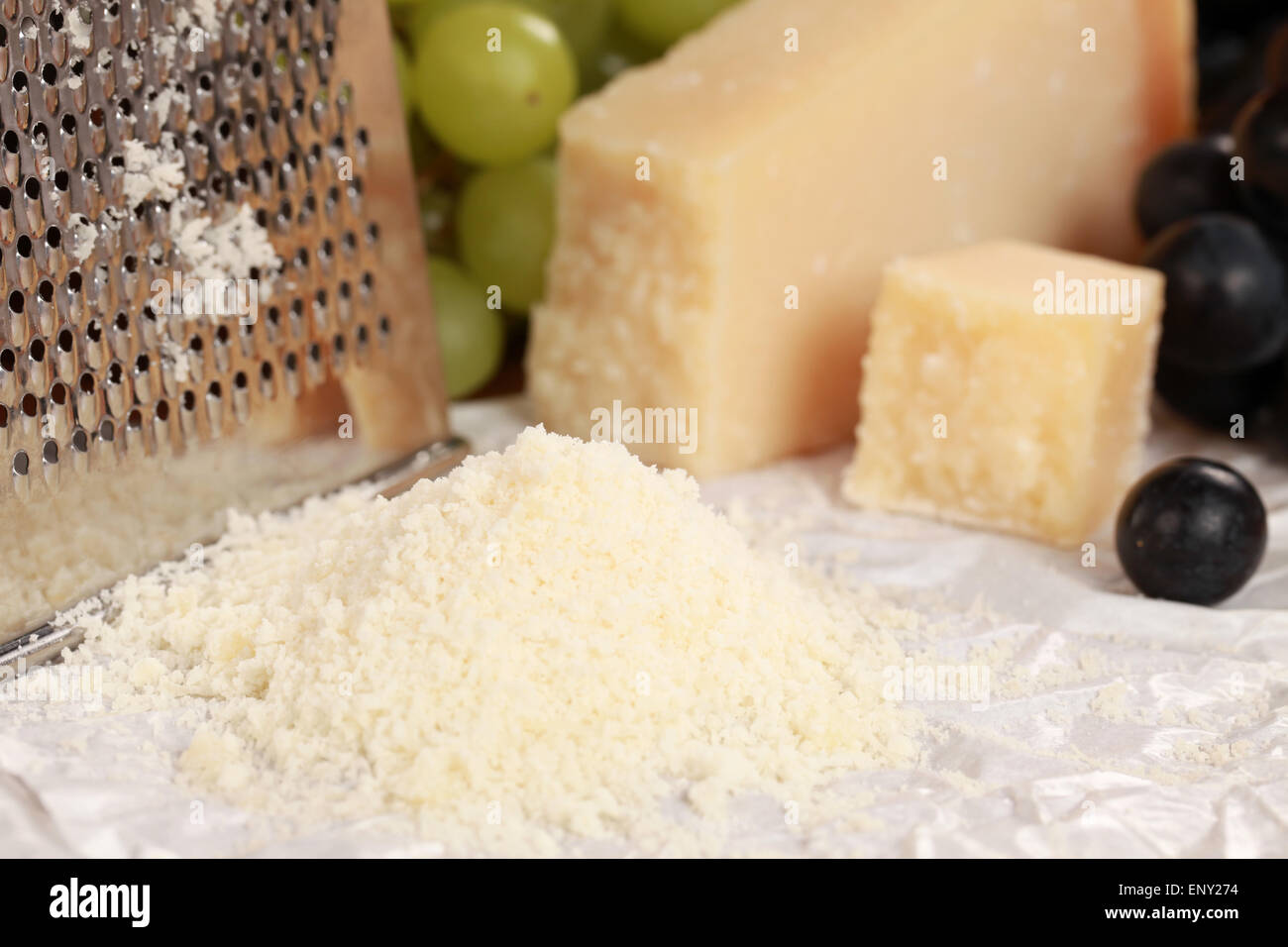 Geriebener parmesan hi-res stock photography and images - Alamy