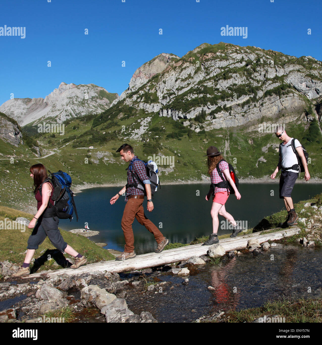 Wandern in den Bergen Stock Photo - Alamy