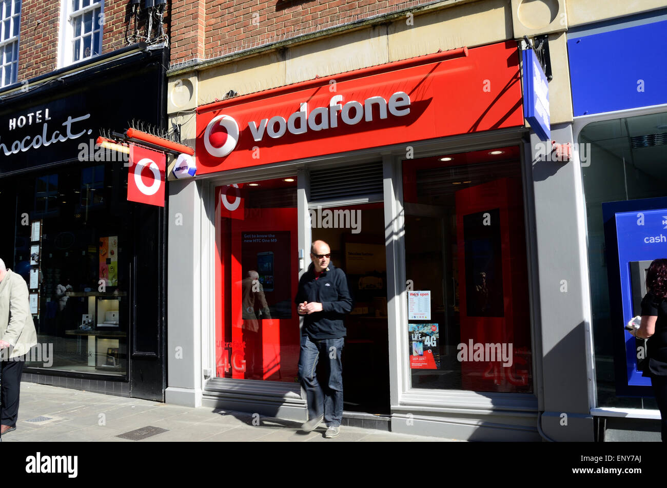 Vodafone high street hi-res stock photography and images - Alamy