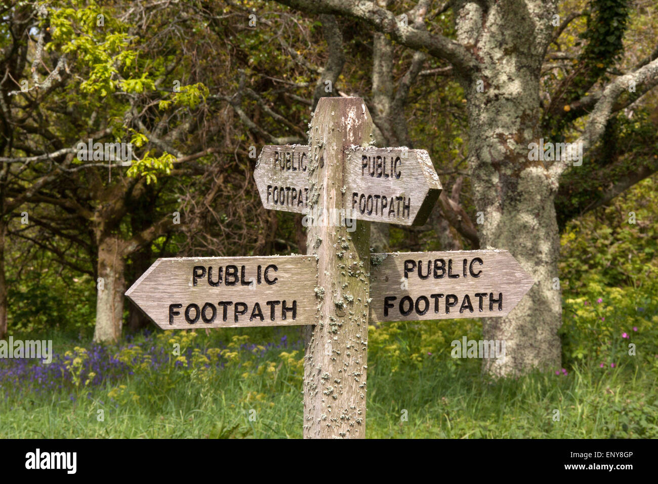 Public path sign hi-res stock photography and images - Alamy