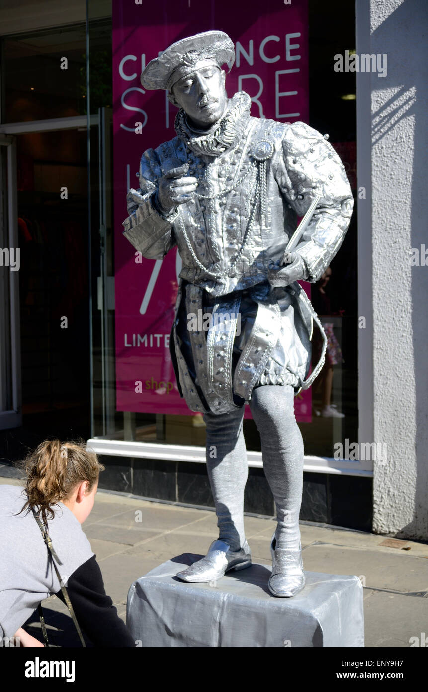 Silver living statue hi-res stock photography and images - Alamy