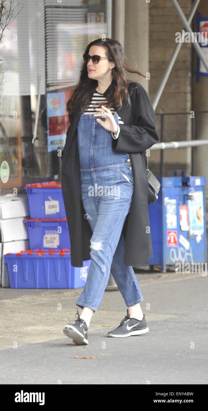Pregnant Liv Tyler walking her son, Milo to school in Manhattan ...