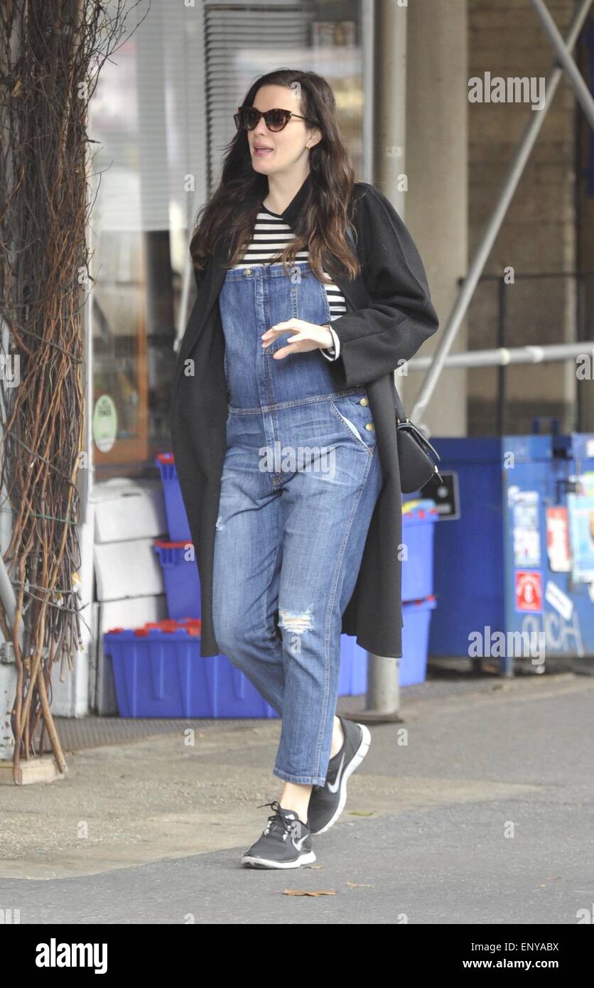 Pregnant Liv Tyler walking her son, Milo to school in Manhattan ...