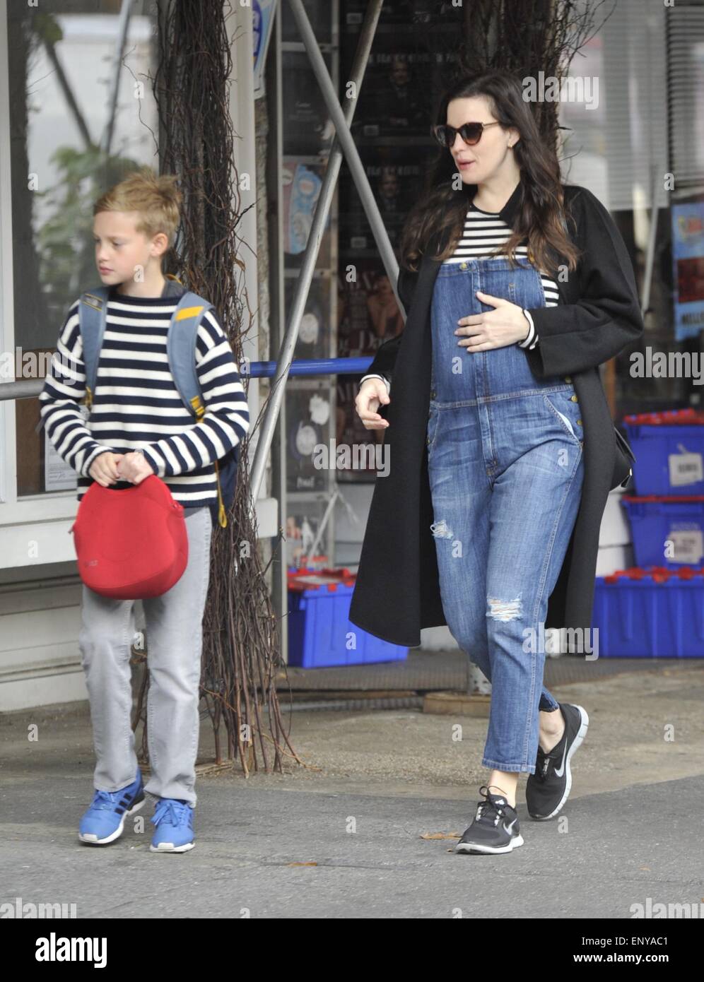 Pregnant Liv Tyler walking her son, Milo to school in Manhattan ...