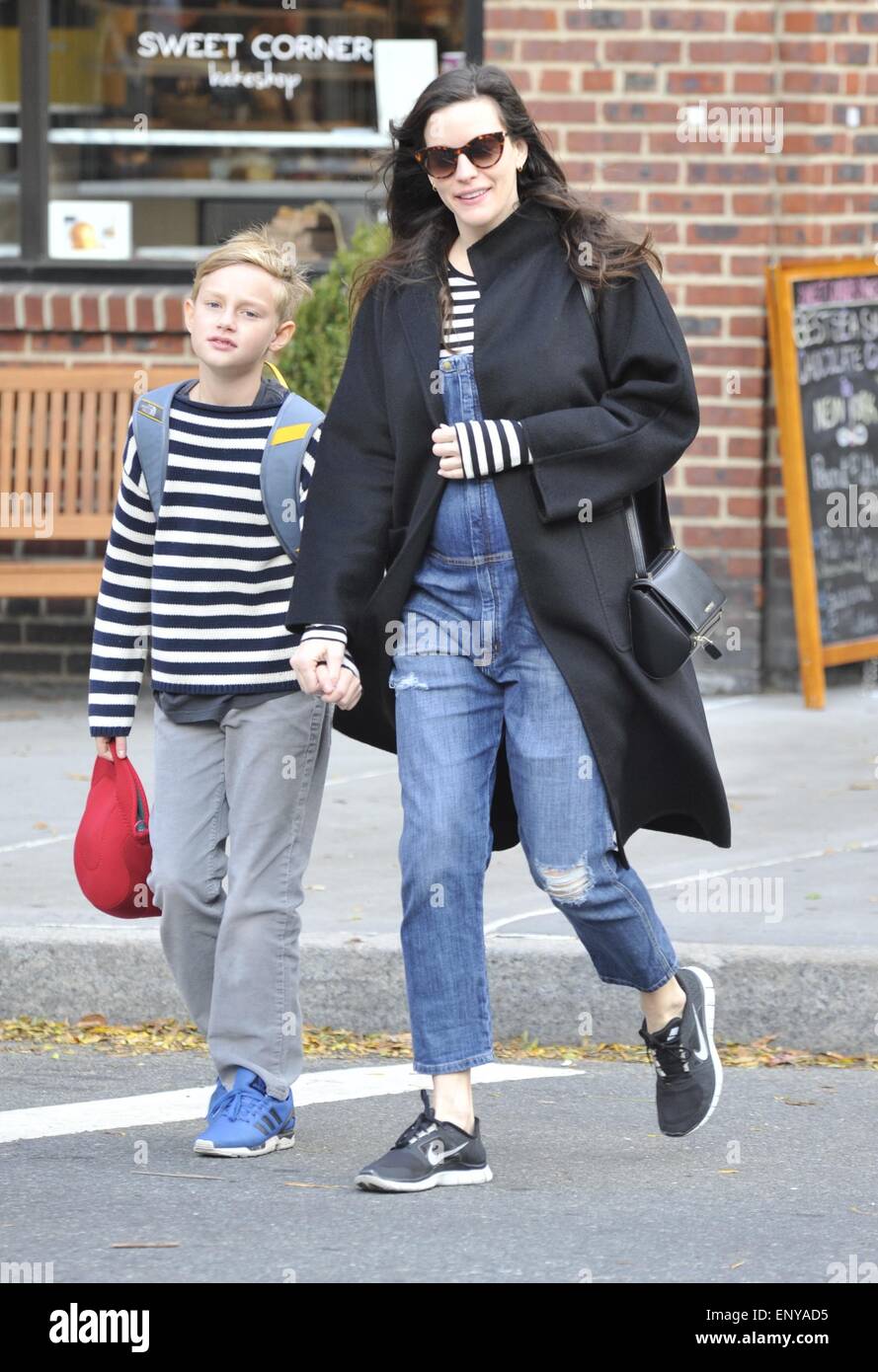 Pregnant Liv Tyler walking her son, Milo to school in Manhattan ...