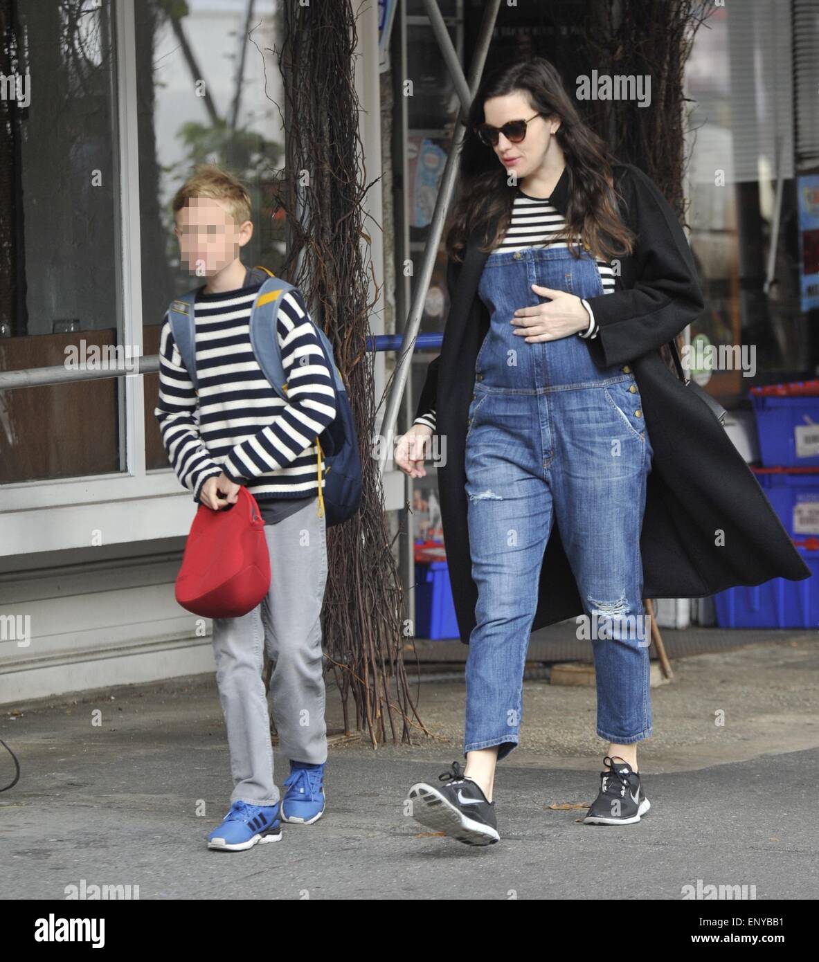 Liv tyler and her son milo william langdon hi-res stock photography and ...