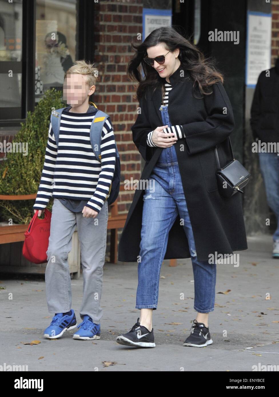 Pregnant Liv Tyler walking her son, Milo to school in Manhattan ...