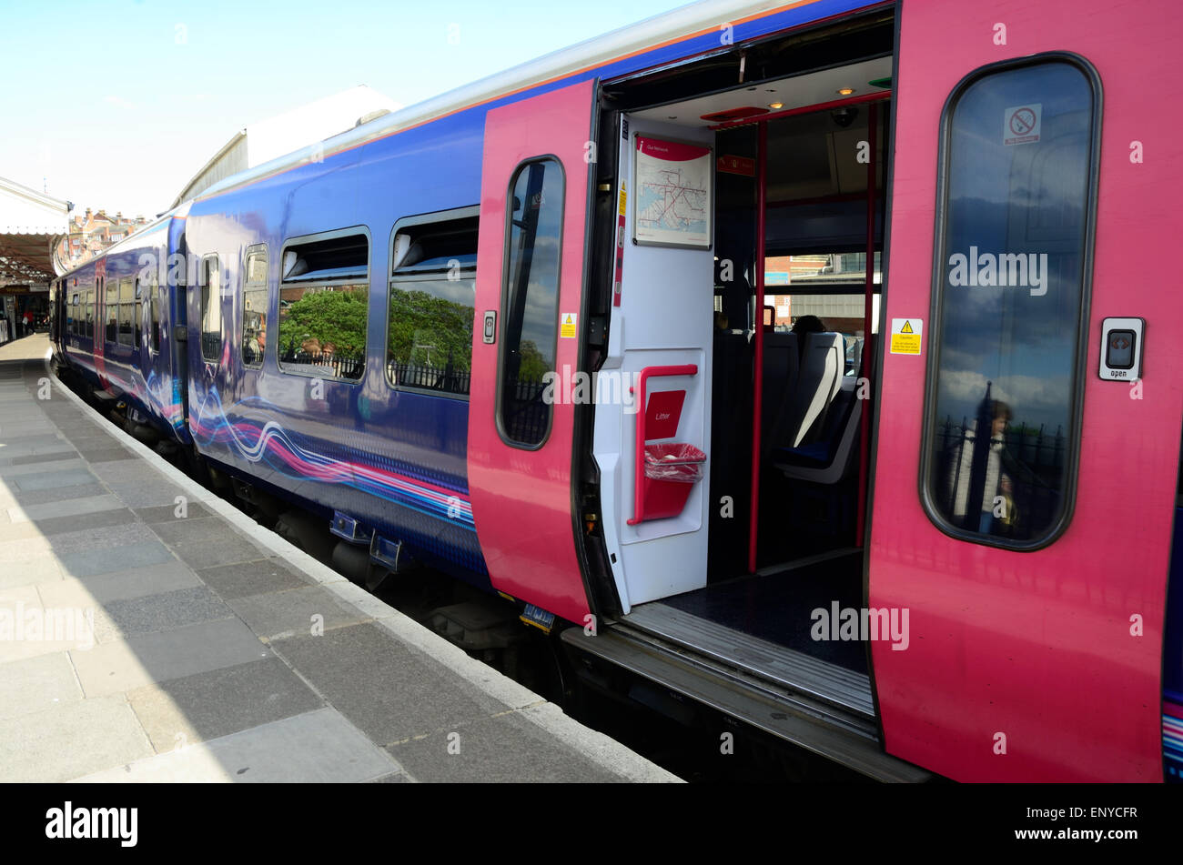 Automatic doors hi-res stock photography and images - Alamy