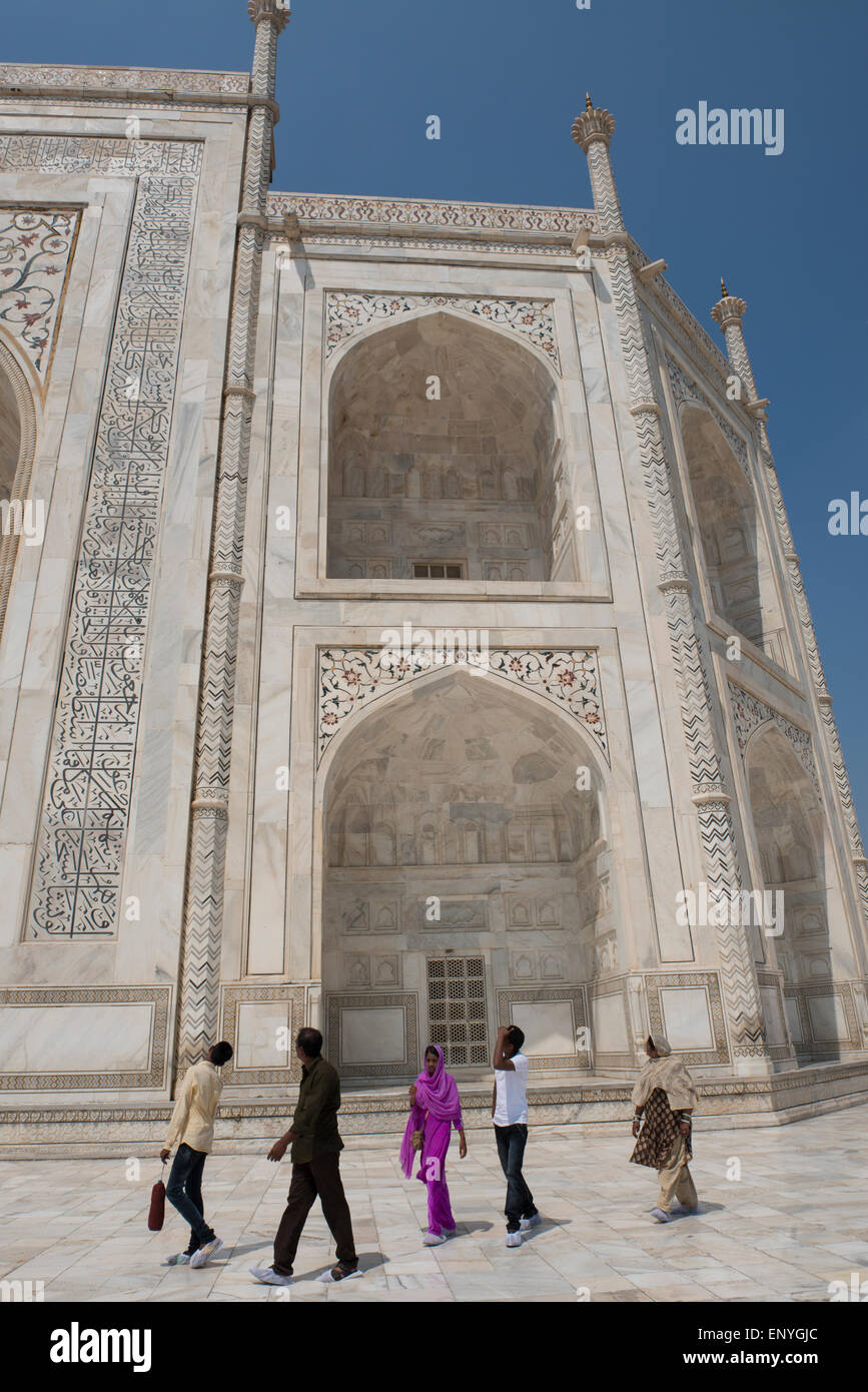 India, Agra, Taj Mahal. Famous landmark memorial to Queen Mumtaz Mahal ...