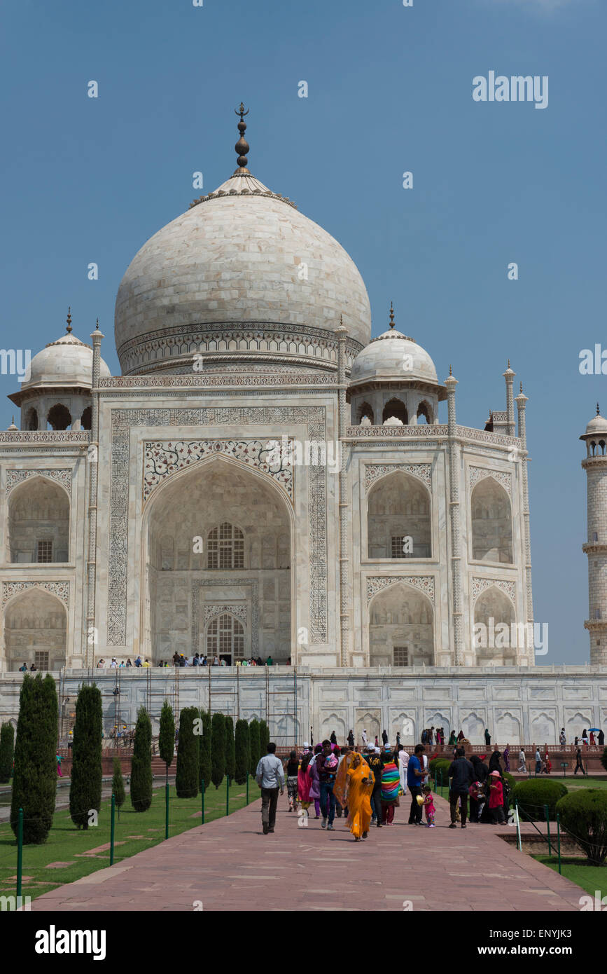 India, Agra, Taj Mahal. Famous landmark memorial to Queen Mumtaz Mahal ...