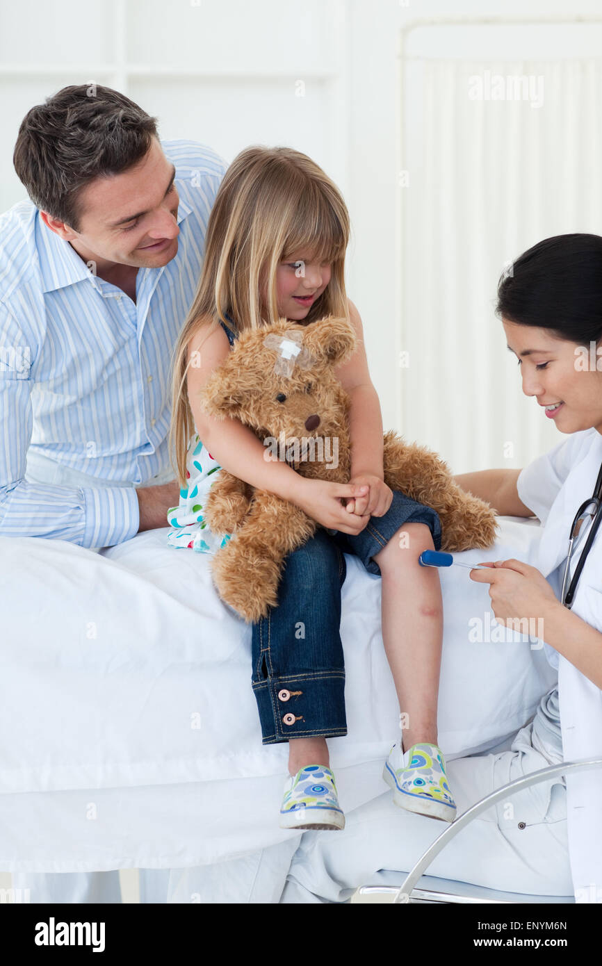 A doctor checking child's Stock Photo - Alamy