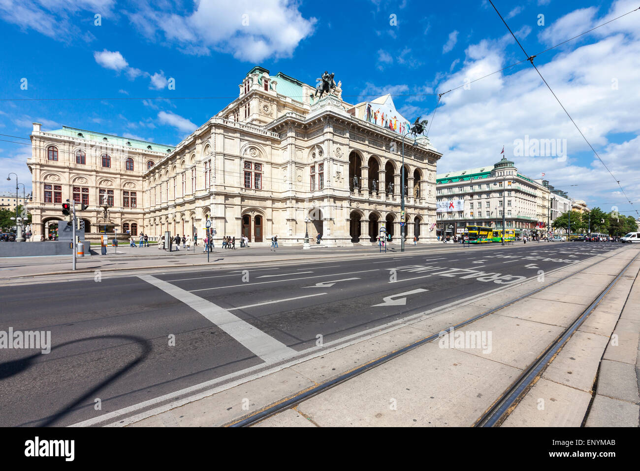 Staatsoper vienna facade hi-res stock photography and images - Alamy