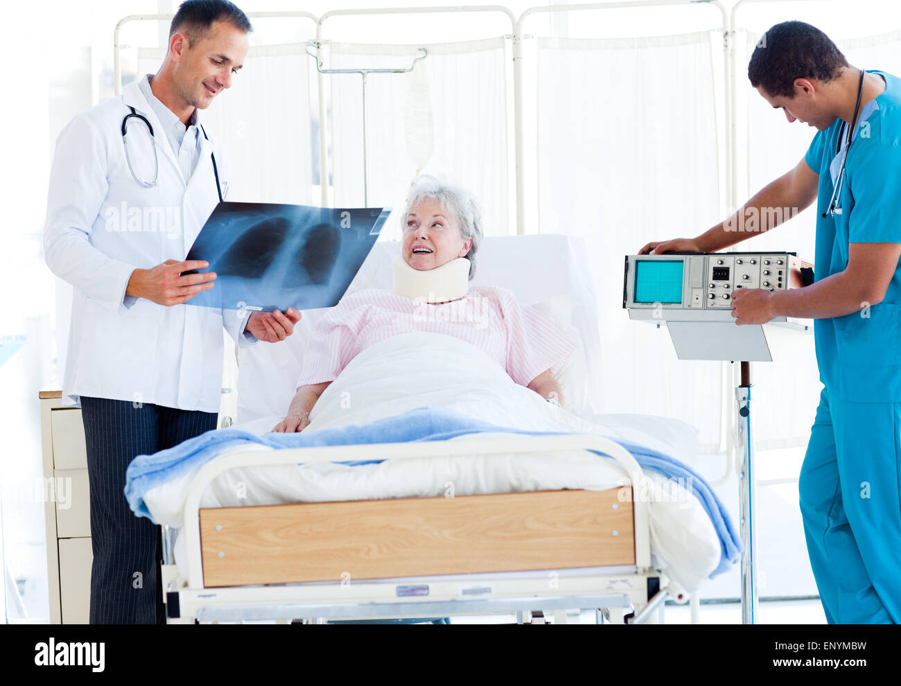 Smiling doctor showing an x-ray to a female patient Stock Photo - Alamy