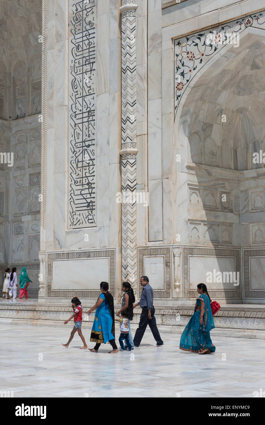 India, Agra, Taj Mahal. Famous landmark memorial to Queen Mumtaz Mahal ...
