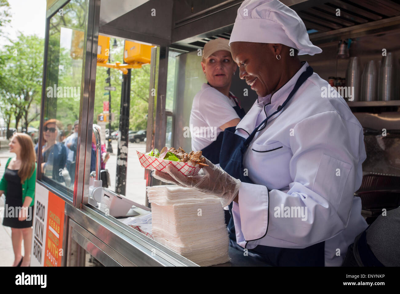 Food carts hi-res stock photography and images - Alamy