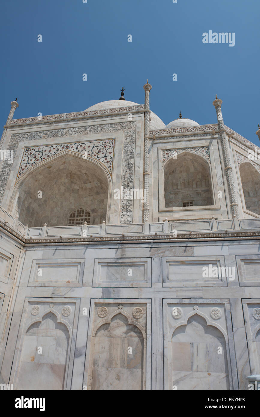 India, Agra, Taj Mahal. Famous landmark memorial to Queen Mumtaz Mahal ...
