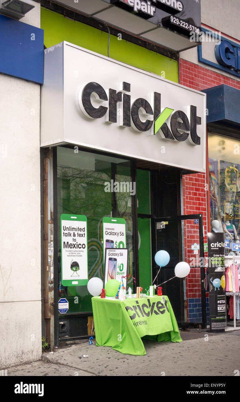 Mobile phone retailers hi-res stock photography and images - Alamy