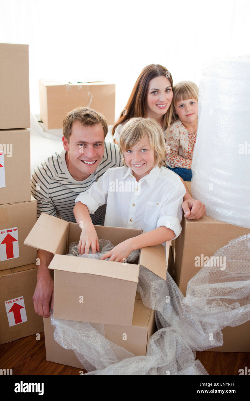 Happy family packing boxes Stock Photo - Alamy