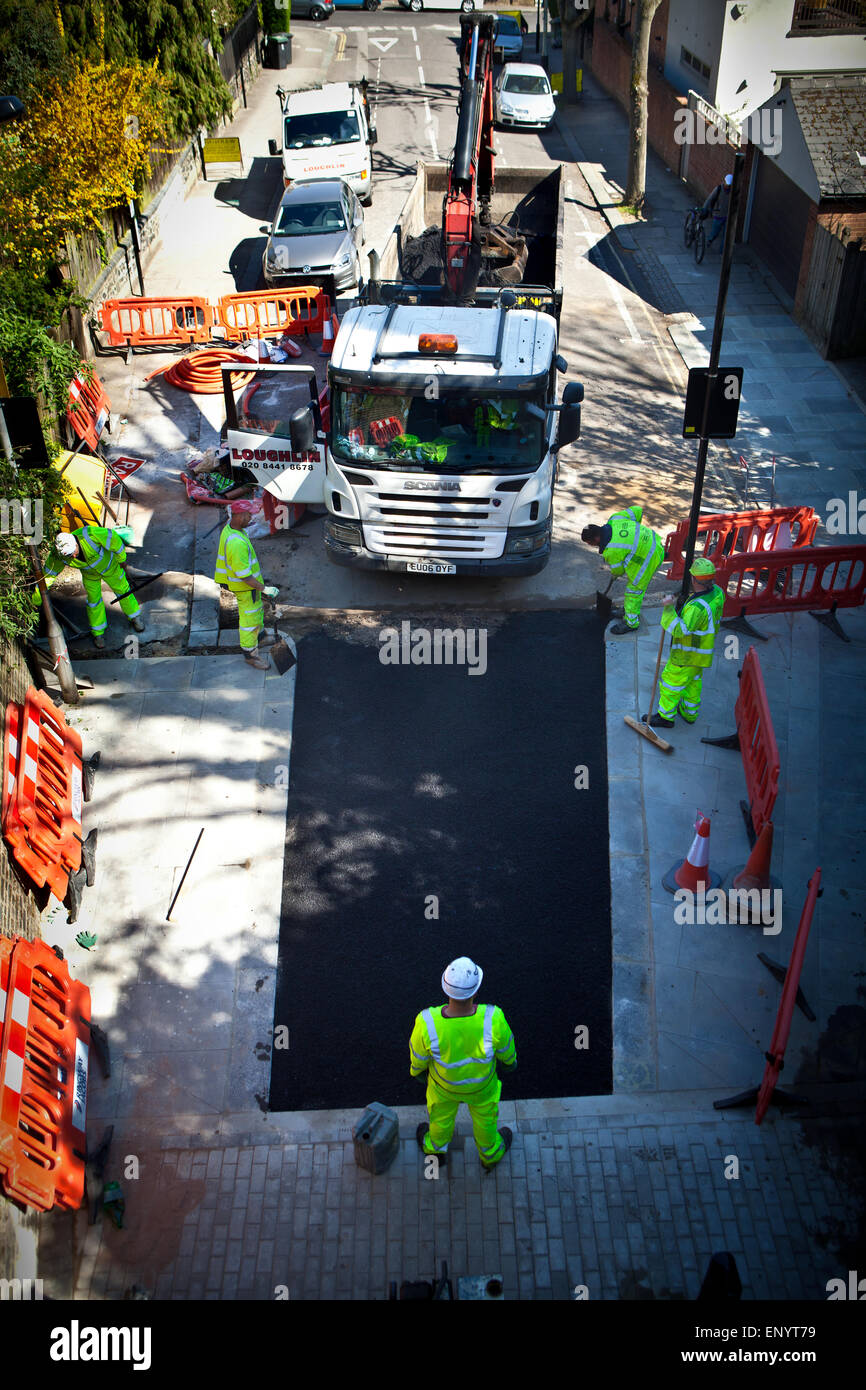 Road tarmacing hi-res stock photography and images - Alamy