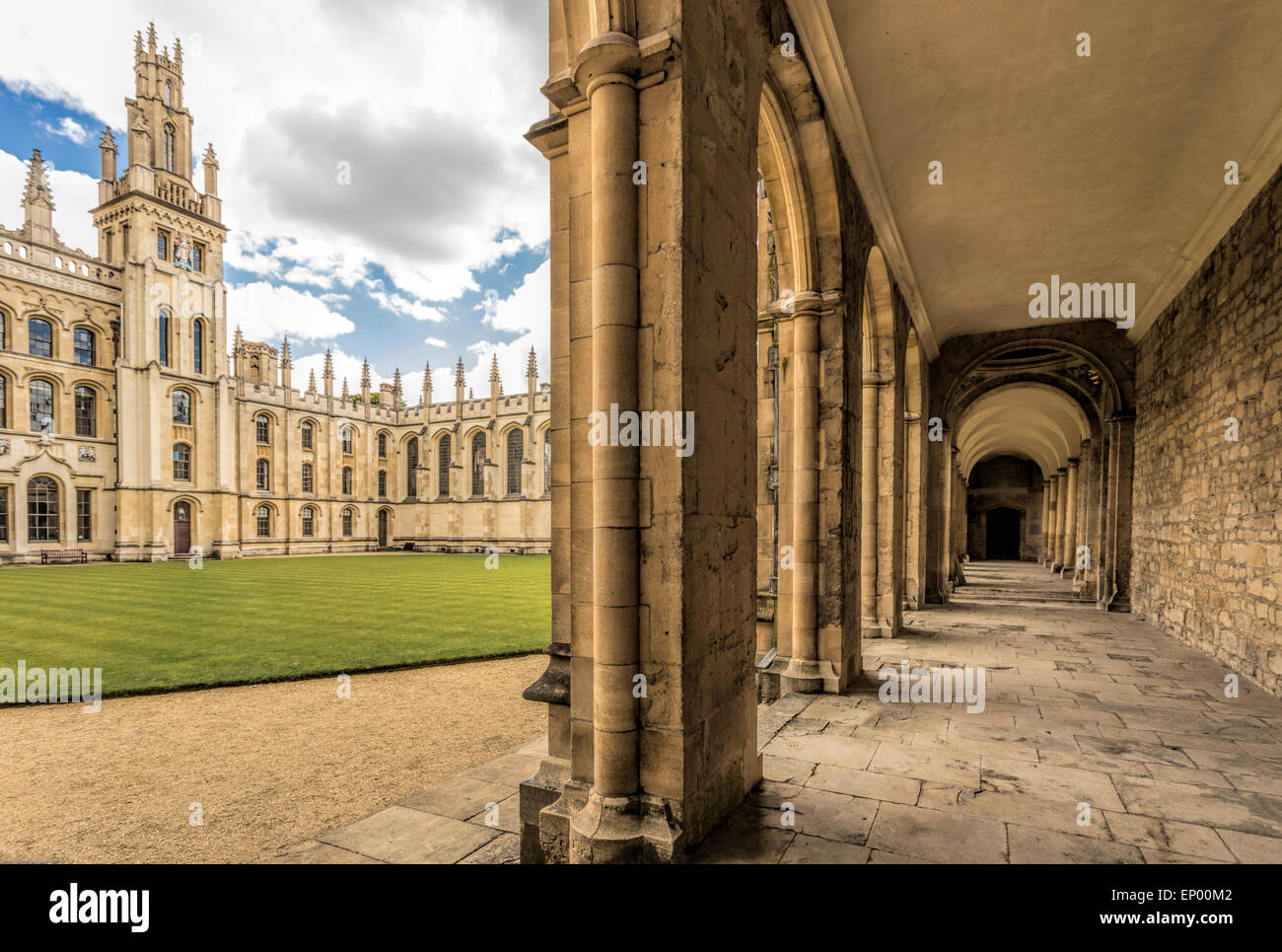 Four walls drawings hi-res stock photography and images - Alamy