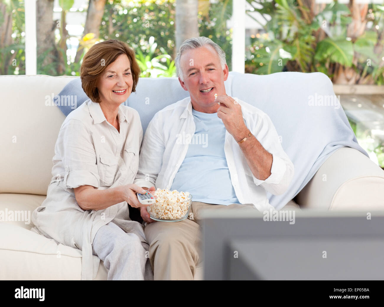 Seniors watching tv at home Stock Photo - Alamy