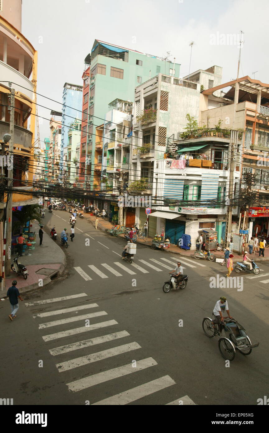 Everyday scene in the city of Hanoi in Vietnam Stock Photo - Alamy