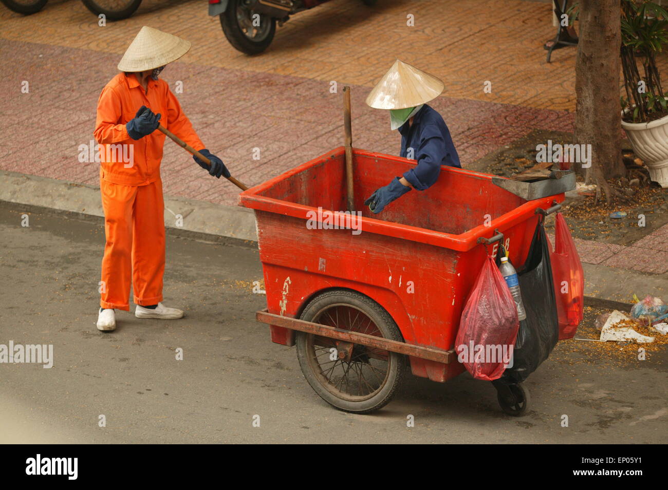 Everyday scene in the city of Hanoi in Vietnam Stock Photo - Alamy