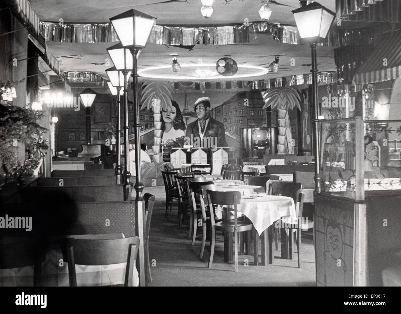 Das Innere eines Nachtclubs auf der Reeperbahn in Hamburg, 1950er Jahre ...